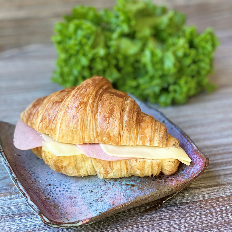 Croissant con jamon y queso - Karu